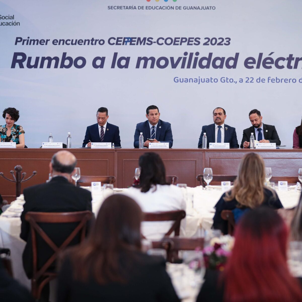 Gobernador Diego Sinhue presenta proyecto "Rumbo a la movilidad eléctrica"